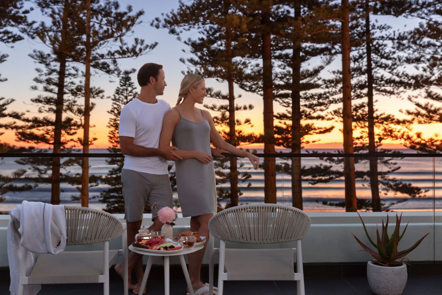 Oceanfront Accommodation On Manly Beach - Manly Pacific hotel
